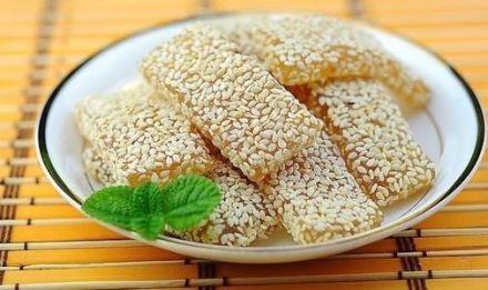 Niupi Candy (Niupi Tang 牛皮糖) - Chinese Food Wiki