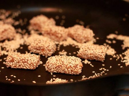 Chinese Sesame Soft Candy (Zhi Ma Ruan Tang 芝麻软糖) - Chinese Food Wiki