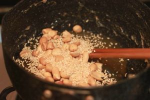 Chinese Sesame Soft Candy (Zhi Ma Ruan Tang 芝麻软糖) - Chinese Food Wiki